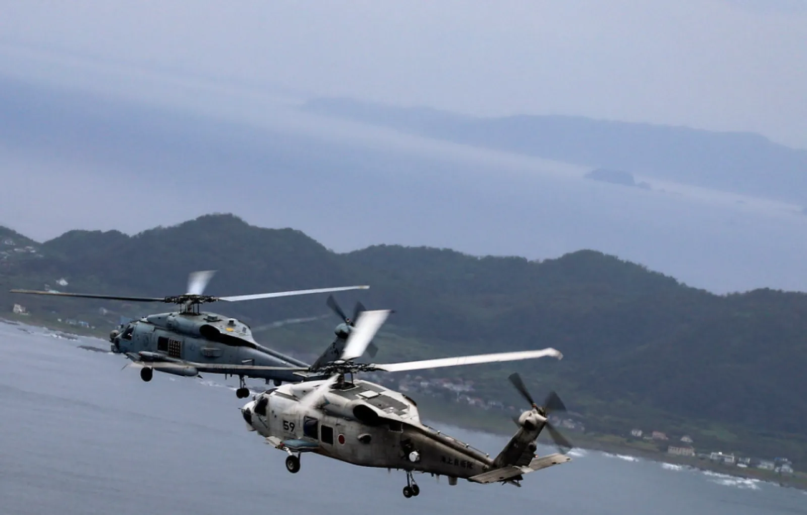 В Японии разбились два военных вертолета. Найдены черные ящики