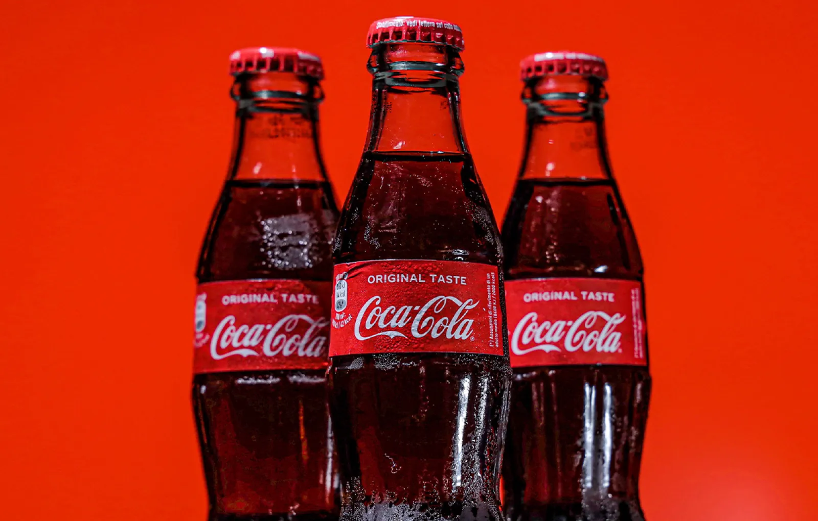 Coca-Cola осталась лидером по продажам в магазинах РФ, несмотря на уход ...